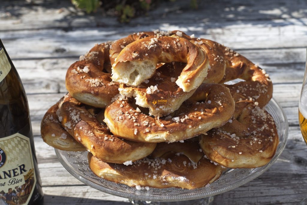 Sašina kuhinja | Bavarski pereci pretzels recept | Sašina kuhinja
