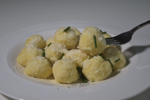 Sašina kuhinja | Knedlice od sira pire krumpira slane i slatke | Sašina ...