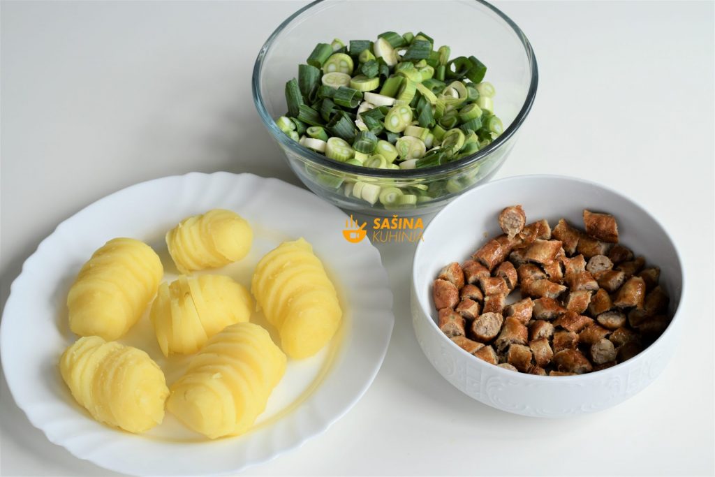 Sašina kuhinja | Restani krumpir sa mladim lukom i kobasicama | Sašina ...