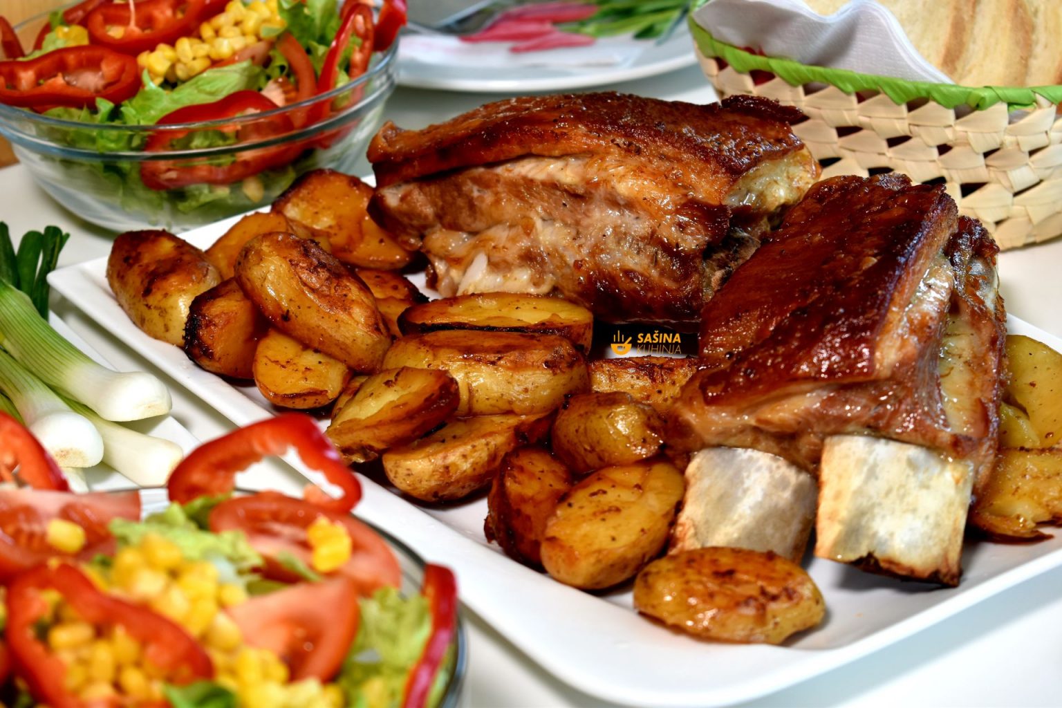 Sašina kuhinja | Teletina iz pećnice teleća rebra sa mladim krumpirom ...