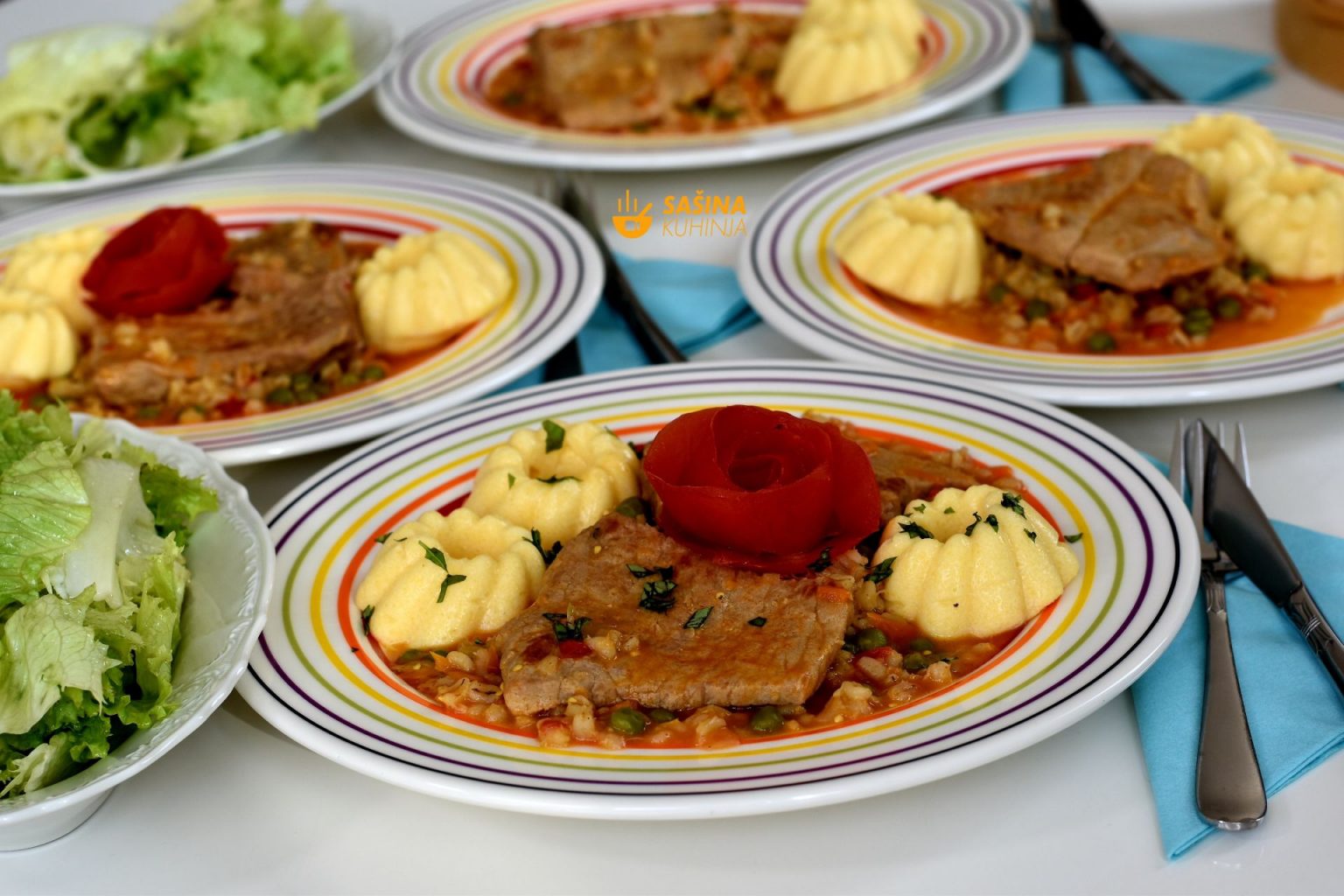 Sašina kuhinja | Svinjske šnicle u saftu sa ječmenom kašom i graškom ...