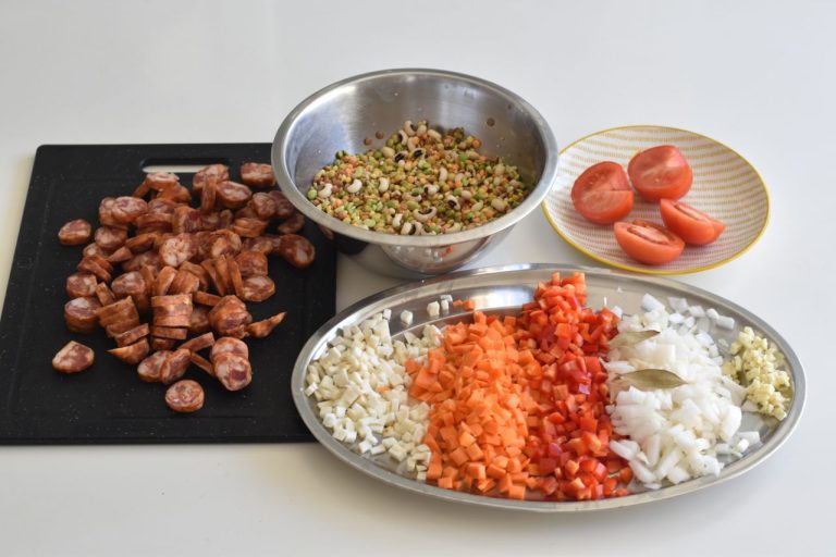 Sašina kuhinja | Mješavina mahunarki i ječma varivo dimljenim ...