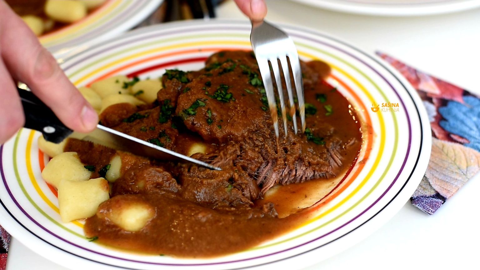 Sašina kuhinja | Irski file juneće lopatice u saftu | Sašina kuhinja