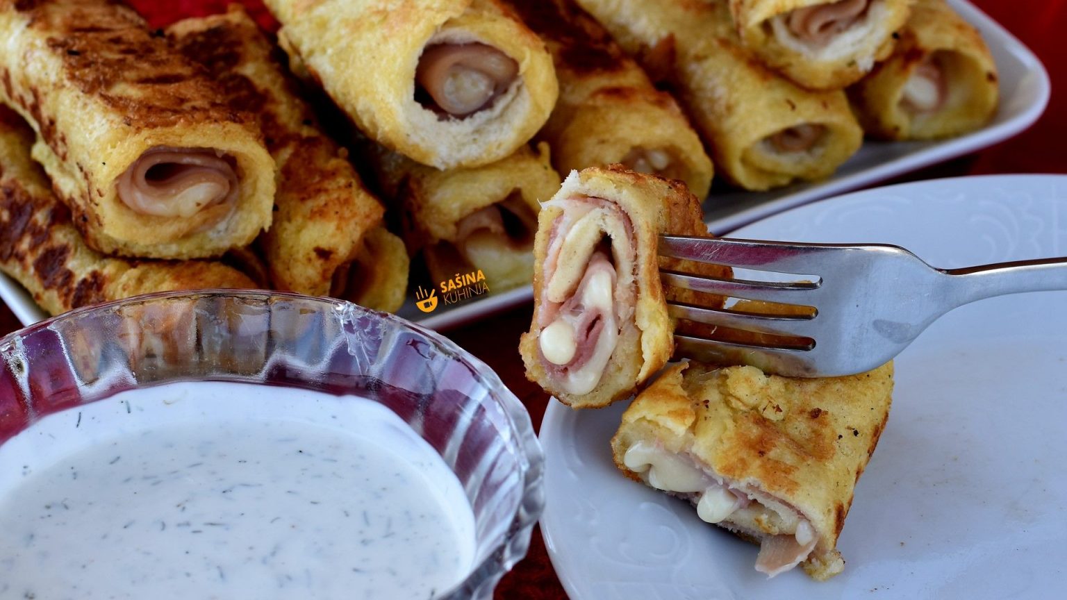 Sašina kuhinja | Pohani kruh punjen šunkom sirom brzi recept 5 minuta ...